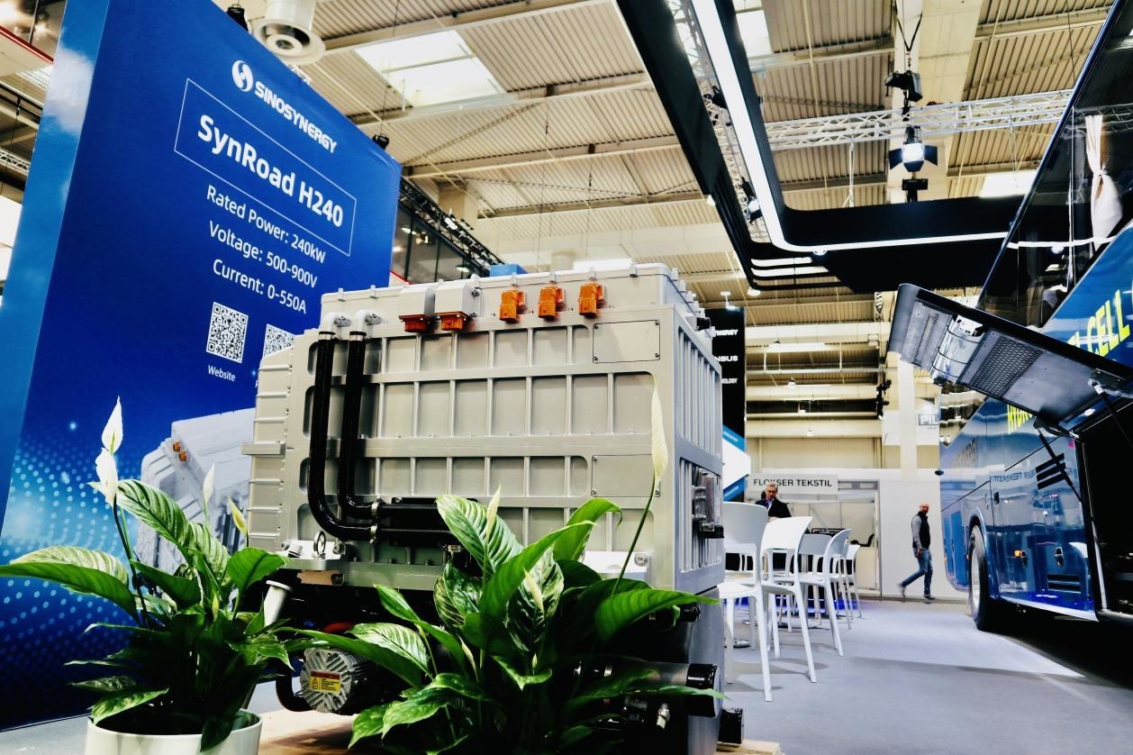 The First Hydrogen Fuel Cell Journey Coach in Europe Presented by ...